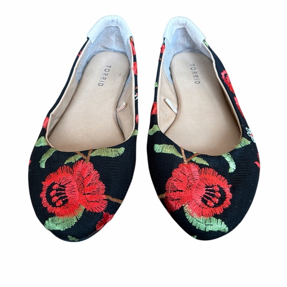 torrid | Shoes | Torrid Black Whimsigoth Feminine Flats With Red Floral ...